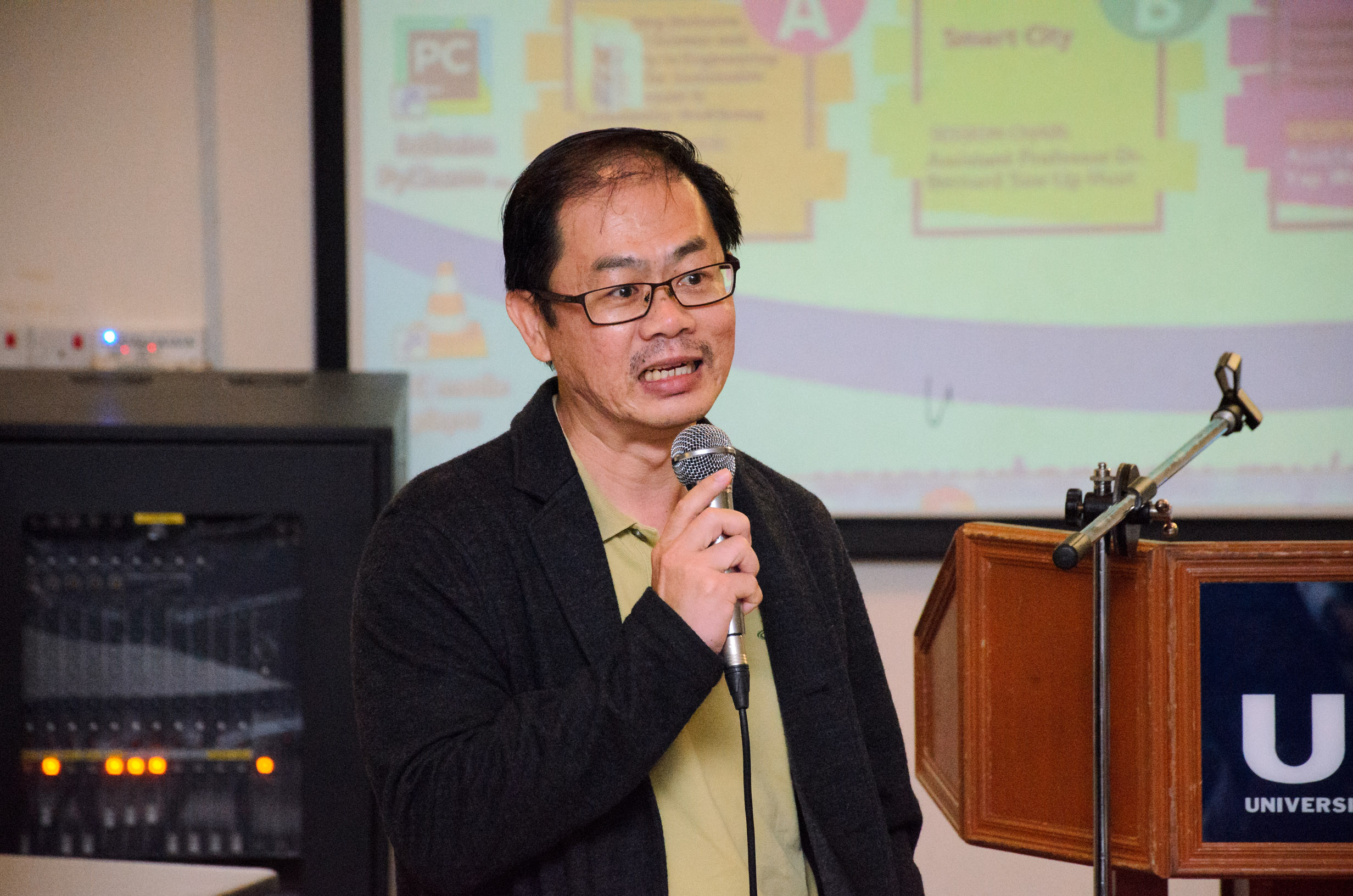 Dr Yong explaining to participants about UTAR’s five years research ...