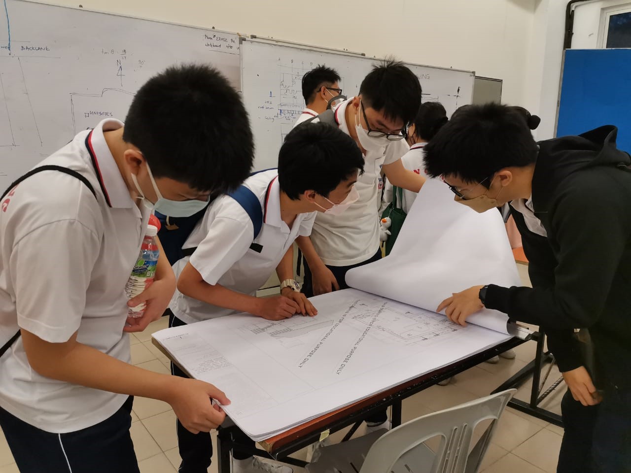 Dr Tan introducing the term “AI” to the students