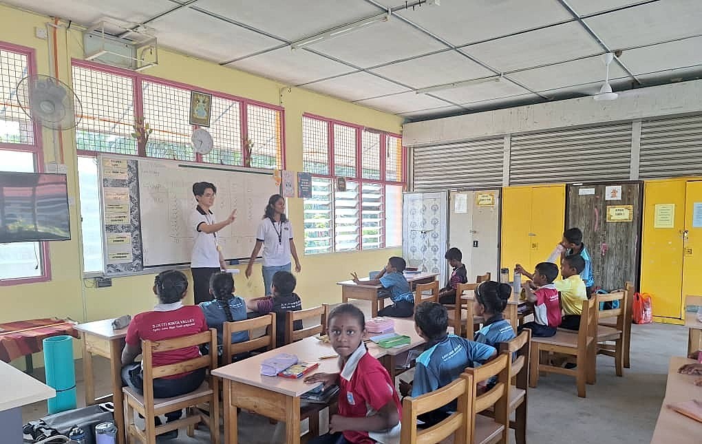 UTAR students leading interactive activities at SJK(T) Kinta Valley