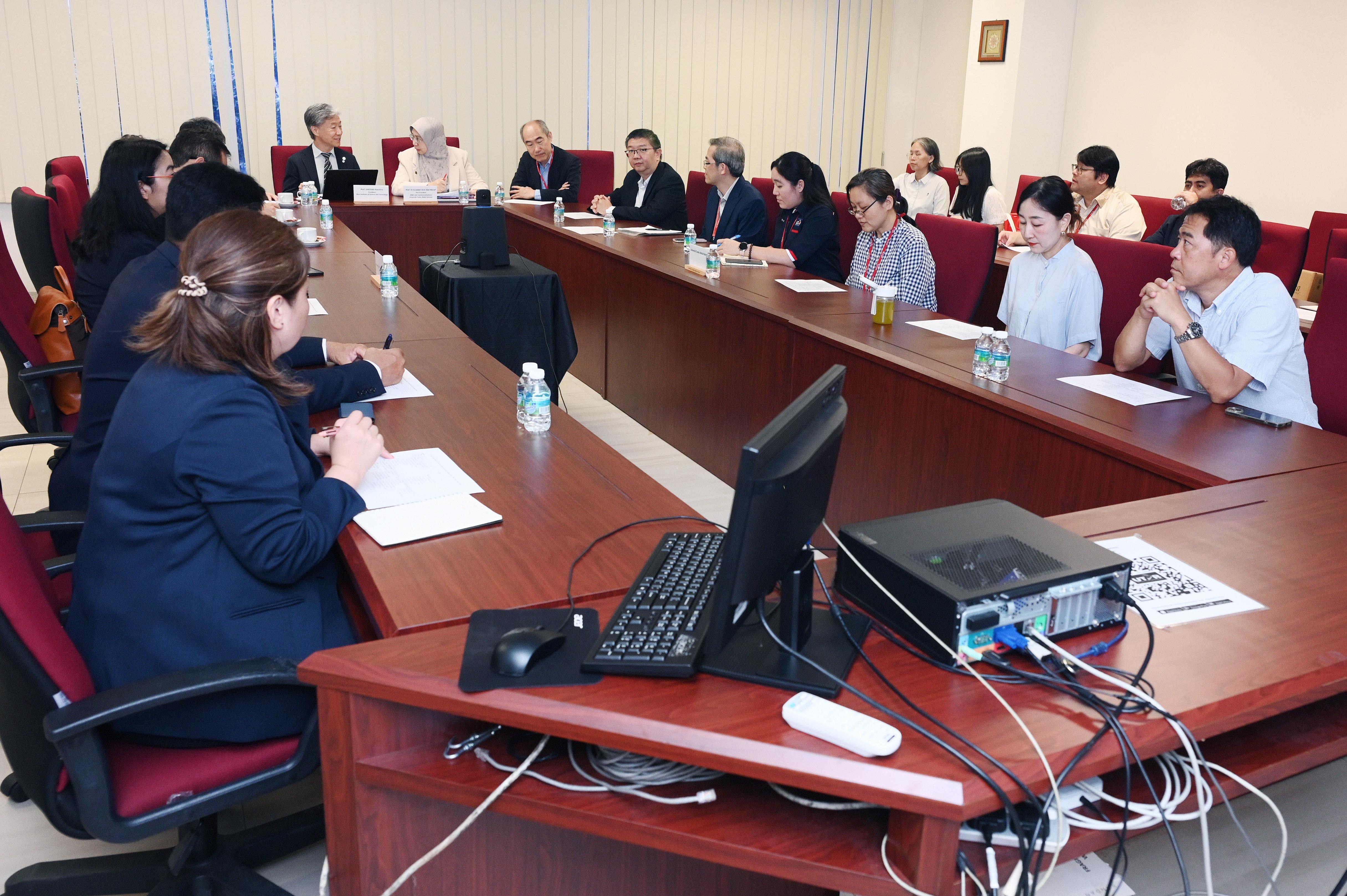 NAIST visit sparks potential faculty collaborations