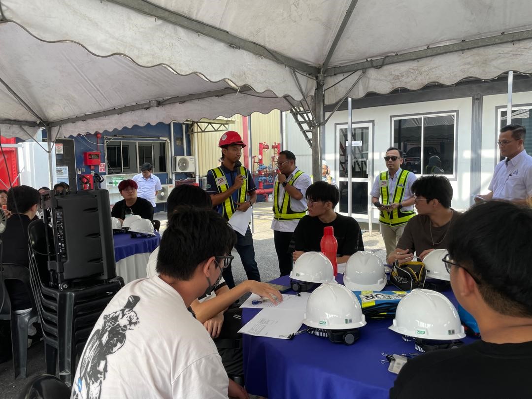 Front row, from right: Dr Yip, Ms Clover Quah, and Ms Ng (far left ...