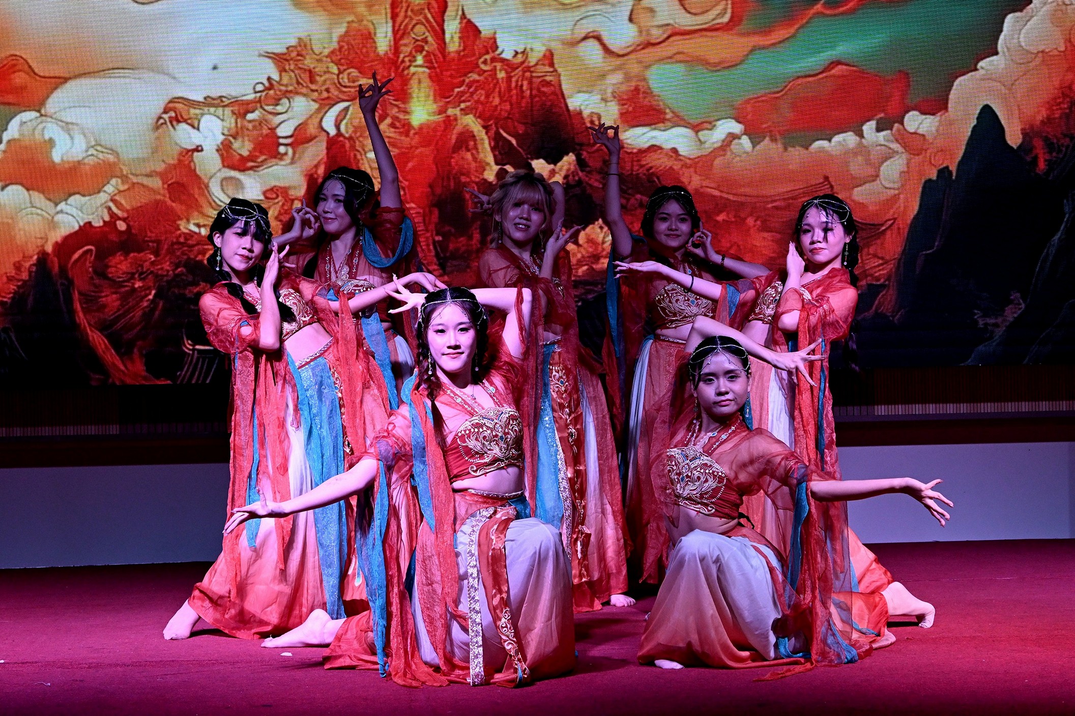 Special performance by the UTAR Dance Club